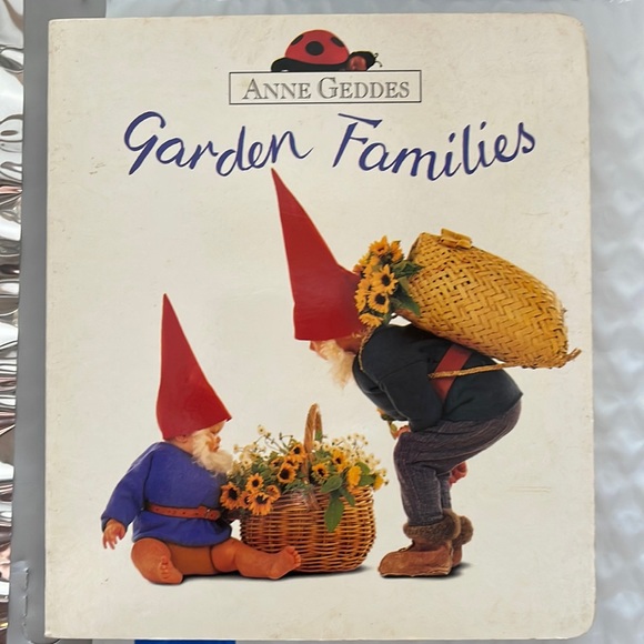 Anne Geddes | Other | Anne Geddes Garden Family Childrens Board Book ...